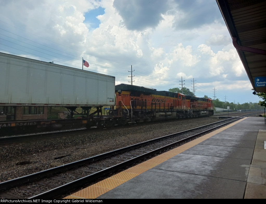 BNSF 7169 & BNSF 7335 DPUs